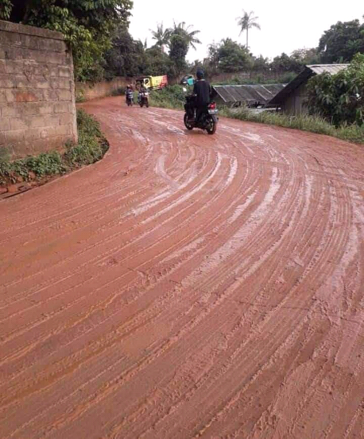 Jalan Penuh Tanah Merah Viral di Medsos – KBEonline.id