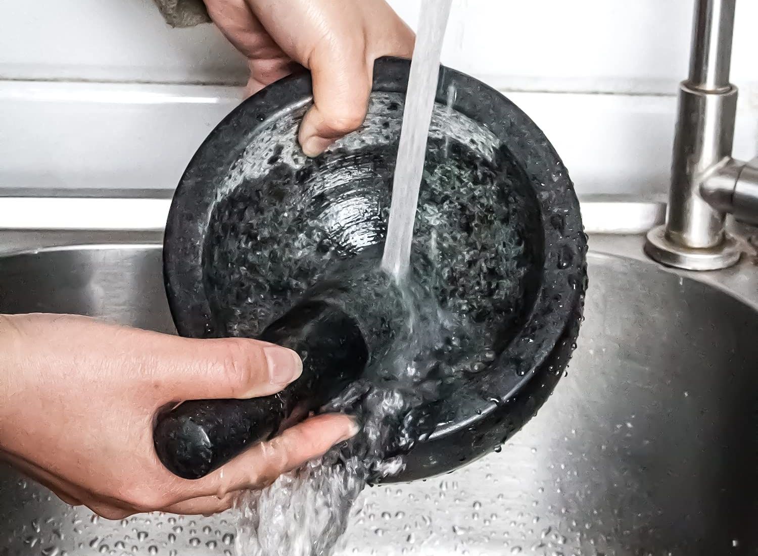 Baru Beli Cobek? Cuci Cobek Dengan Cara Ini Agar Terhindar Dari Jamur ...