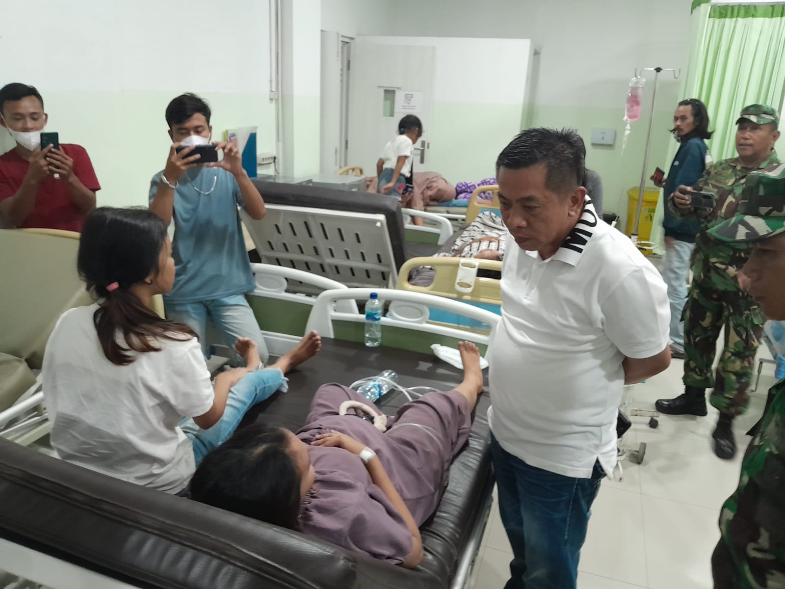 Bupati Aep Cek 45 Korban Gas Pindo 2 di RS Rosela, Gejalanya Sama: Mual ...