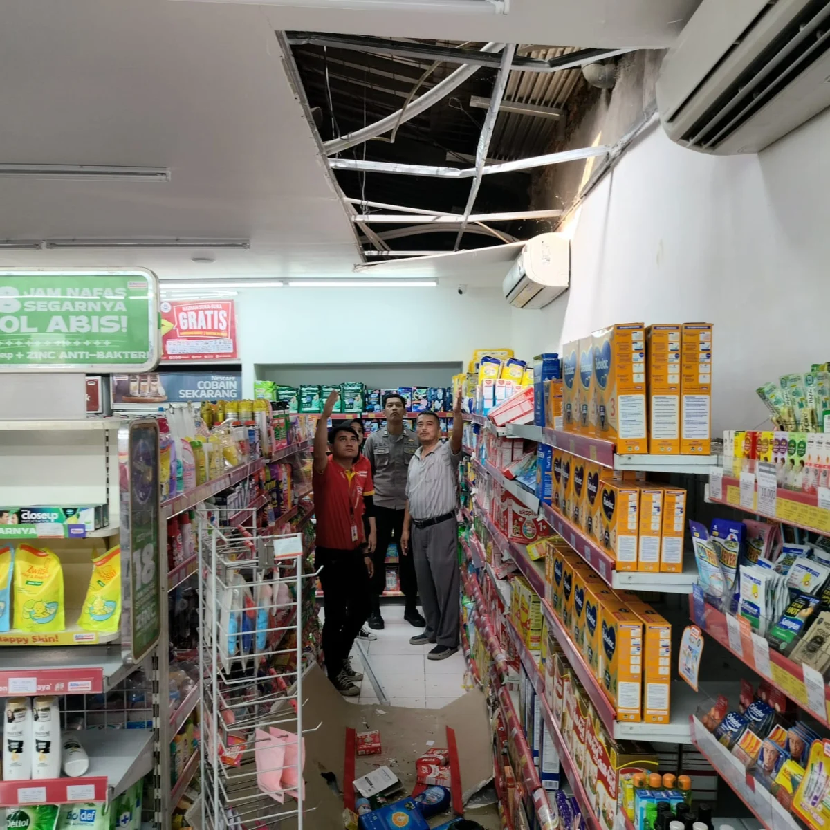 Masuk Lewat Plafon, Minimarket di Cikampek Dibobol Maling, Gondol Uang ...