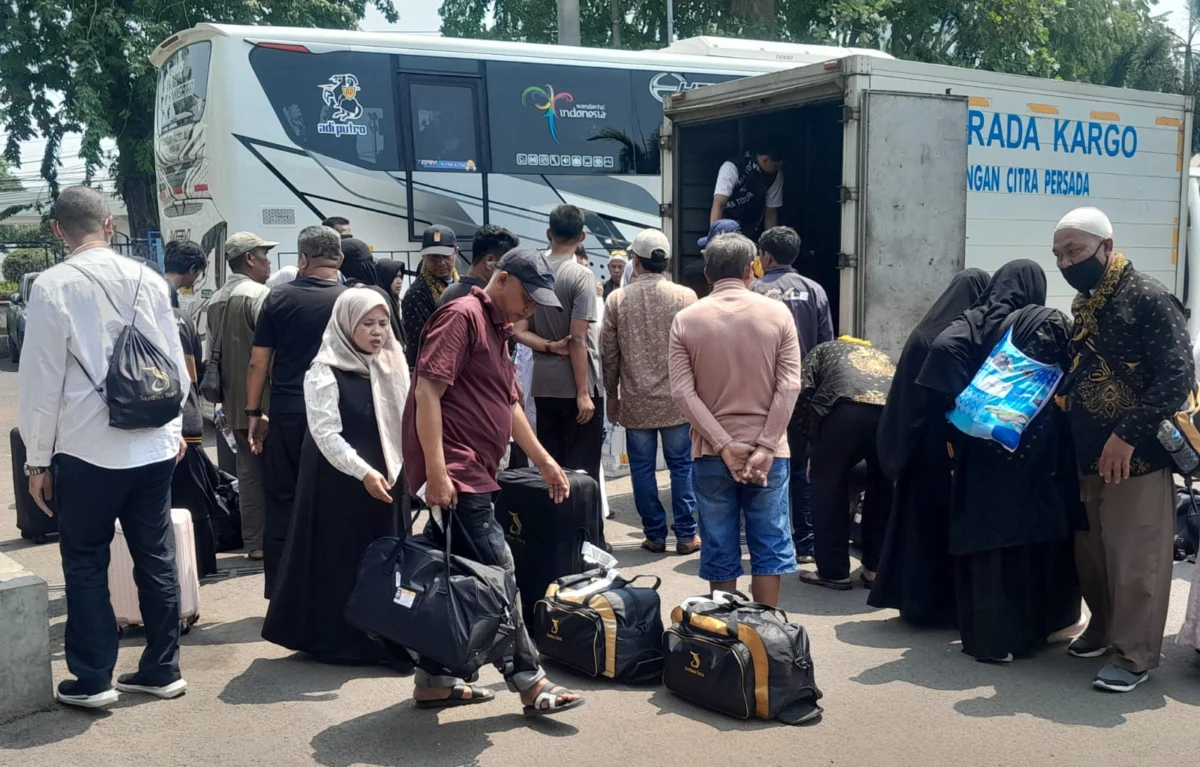 Disambut Keluarga Besar, Jamaah Umroh Puji Sanema Tour and Travel – KBEonline.id