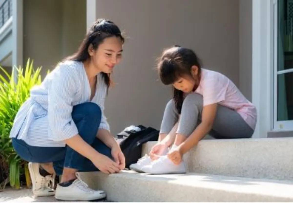 6 Sepatu Lokal Berkualitas yang Cocok untuk Anak Sekolah, Nyaman dan ...