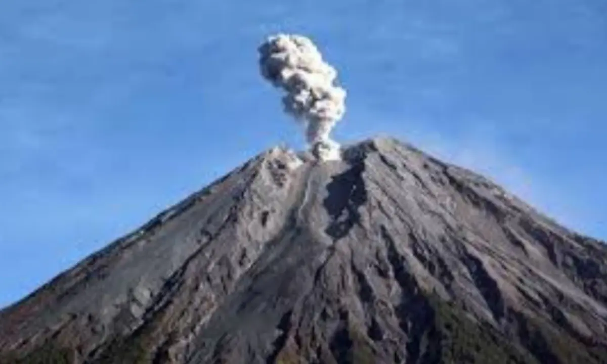 Gunung Semeru Meletus Lagi Pagi Ini, Hasilkan Kolom Abu Setinggi 1.200 Meter – KBEonline.id