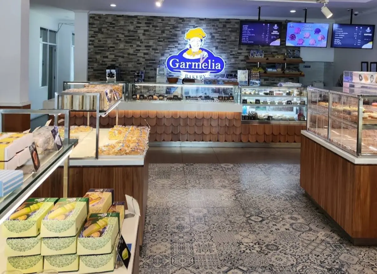 Roti dan Kue Hits di Galuh Mas Karawang, Garmelia Bakery Galuh Mas Gak ...