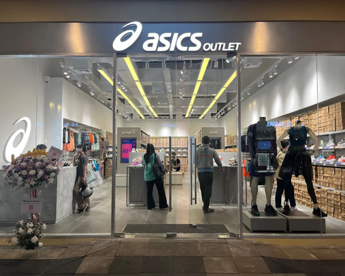 ASICS Kini Hadir di Summarecon Villaggio Outlet Karawang, Brand Sepatu ...