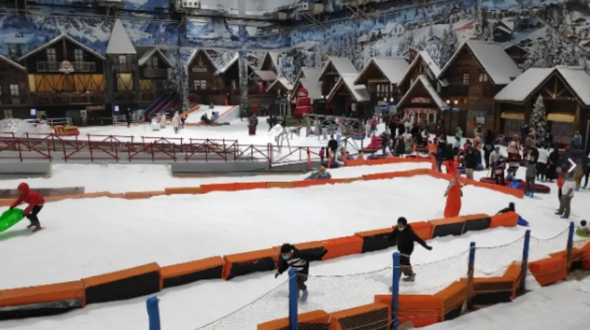 Trans Snow World Juanda: Sensasi Musim Dingin Sepanjang Tahun ...