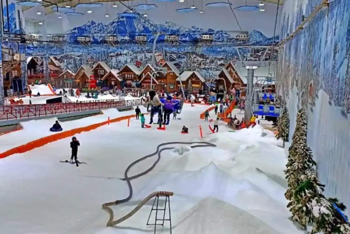Trans Snow World Bekasi: Wahana Salju Indoor Terbesar di Indonesia yang ...