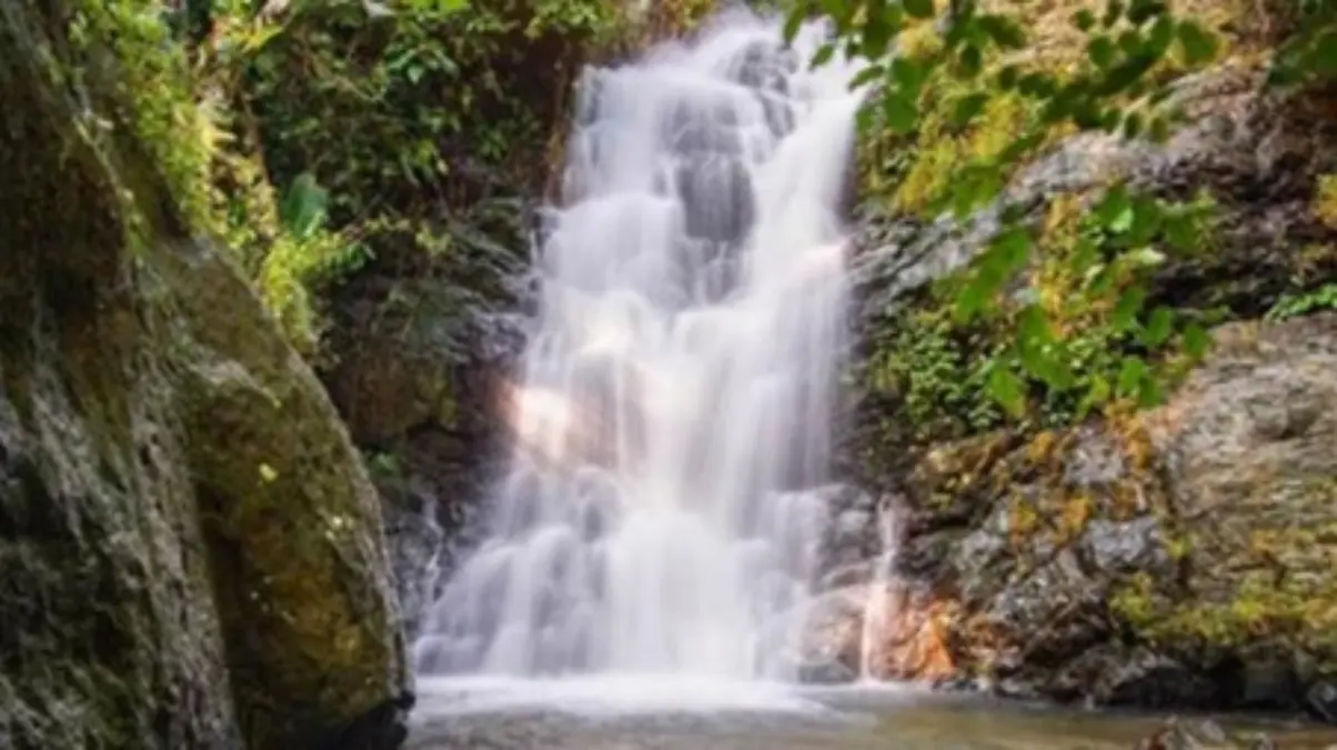 Curug Bandung Loji Karawang: Pesona Air Terjun di Kawasan Perbukitan ...