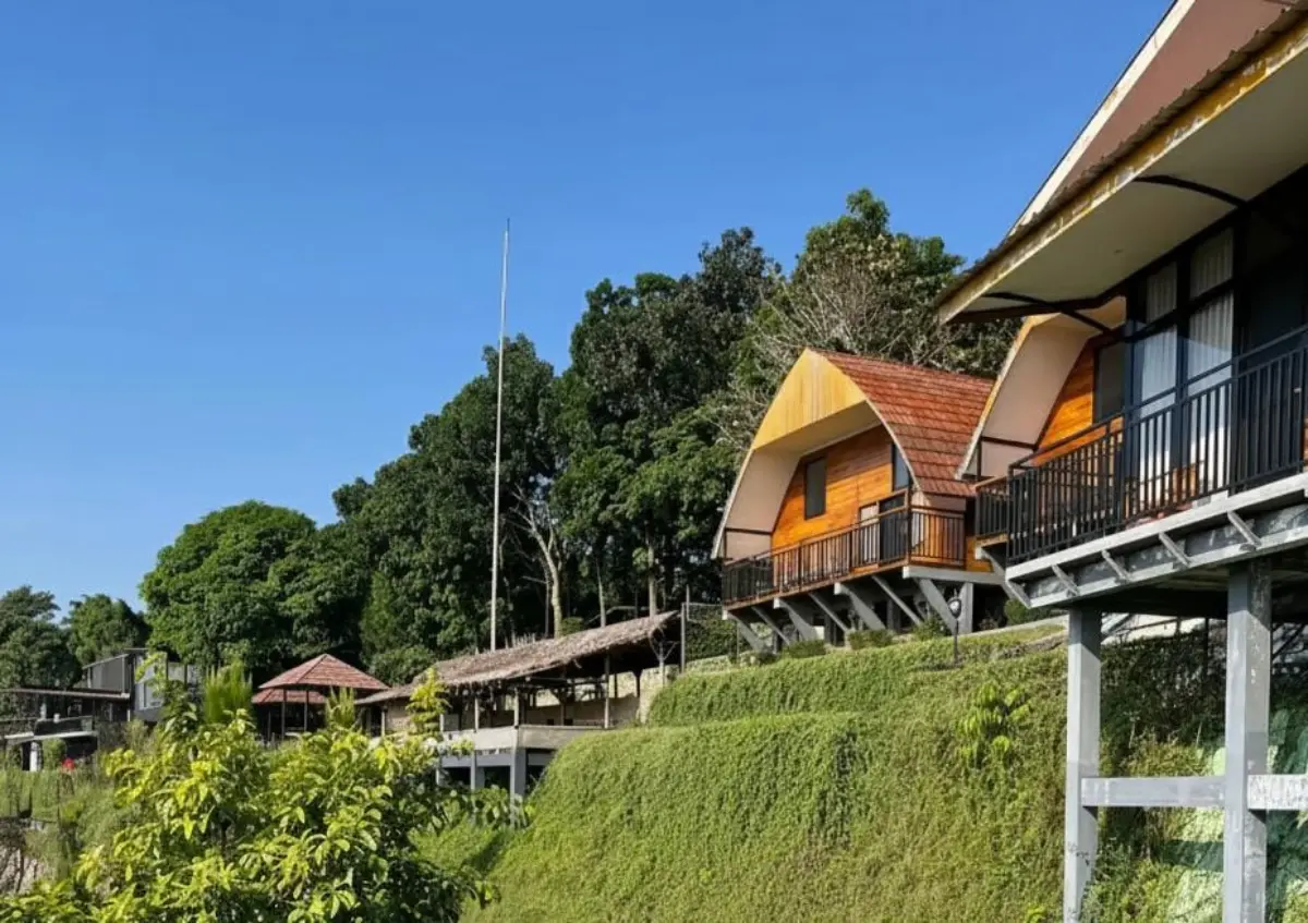 Karawang Rasa Bandung: Healing Seru di Saung Koffie Hideung, Hidden Gem ...