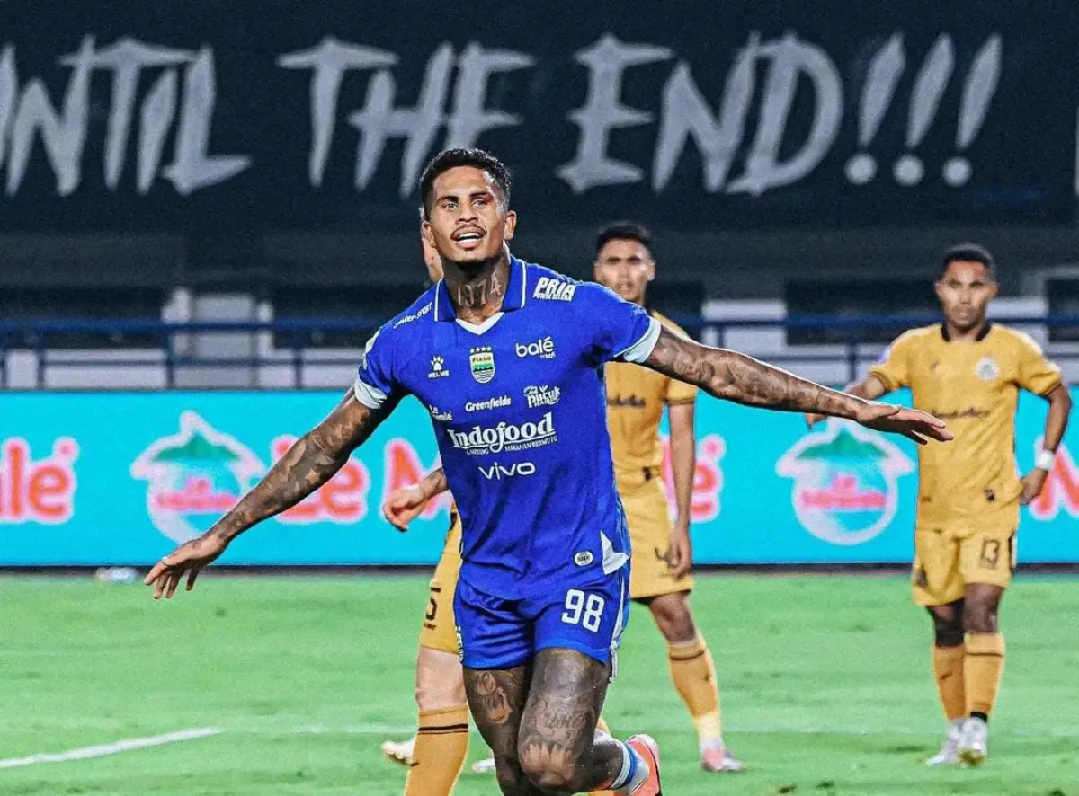 ‎Resmi! Ini Starting XI Persib Bandung vs PSBS Biak, Ramon Tanque Tak ...