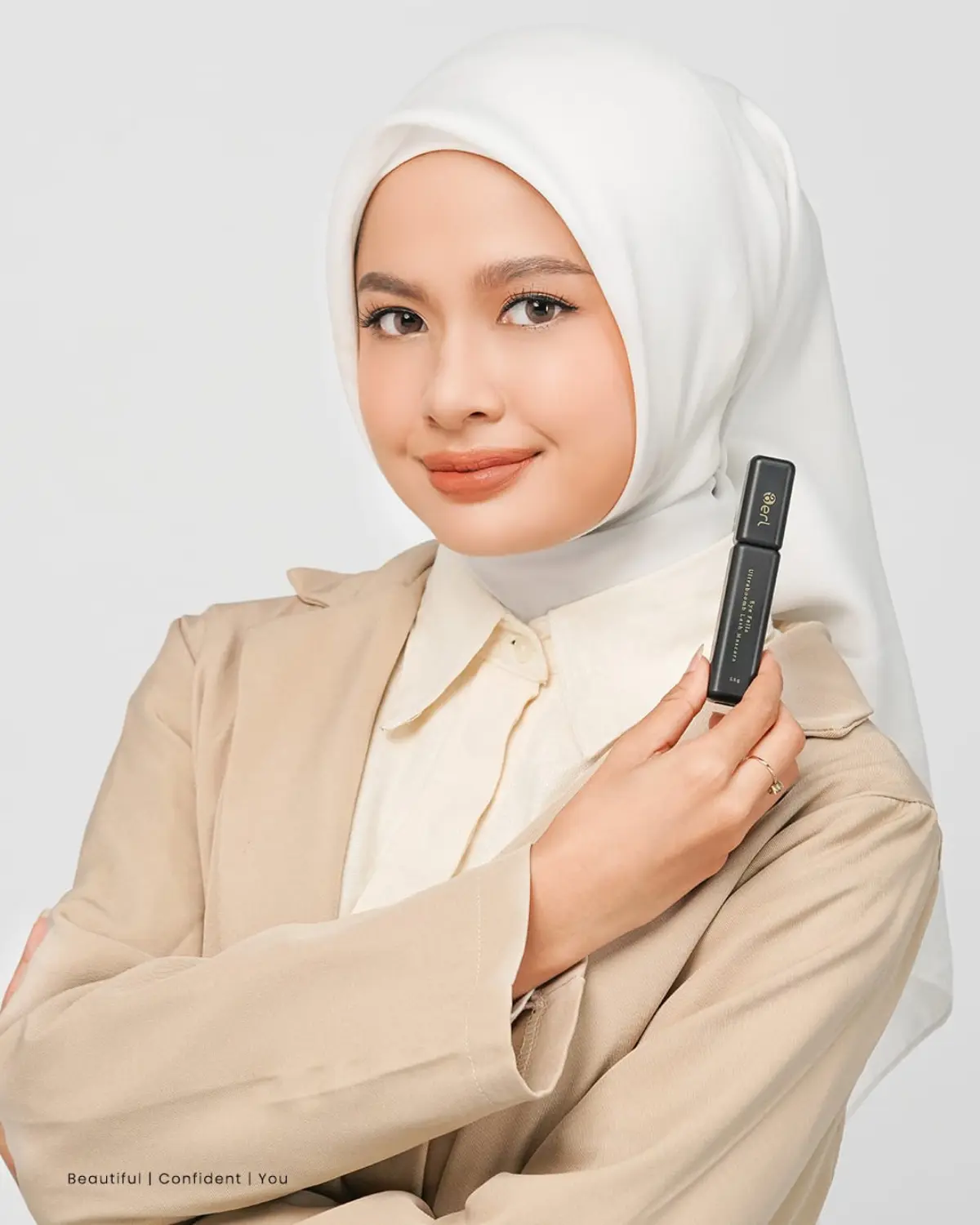 Alis Nggak Goyang Badai Pakai B ERL Eye Fella, Tegas Natural 24 Jam ...